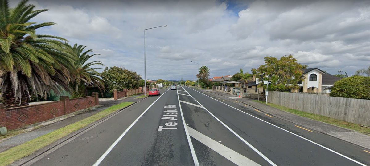 Te Atatu (south) T2 and bus priority lanes - Bike Te Atatu